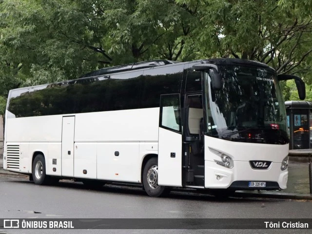 Private Buses - Buses without visible identification EB326KP em Paris ...